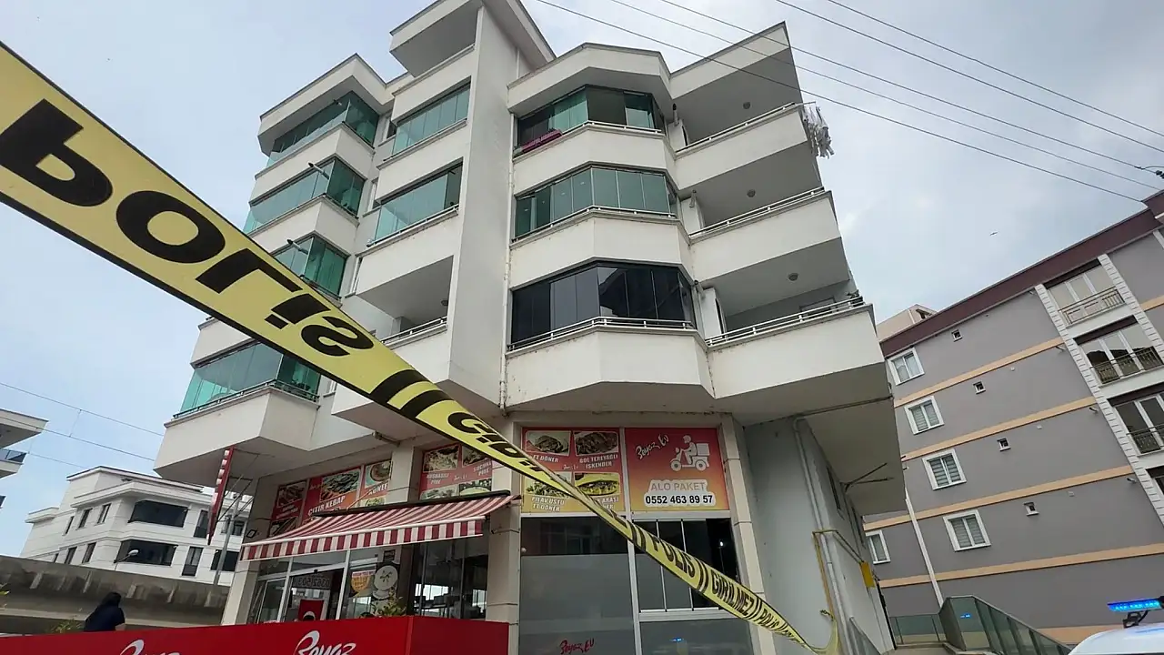 4 kat yükseklikten zemine çakıldı! Polis inceleme başlattı